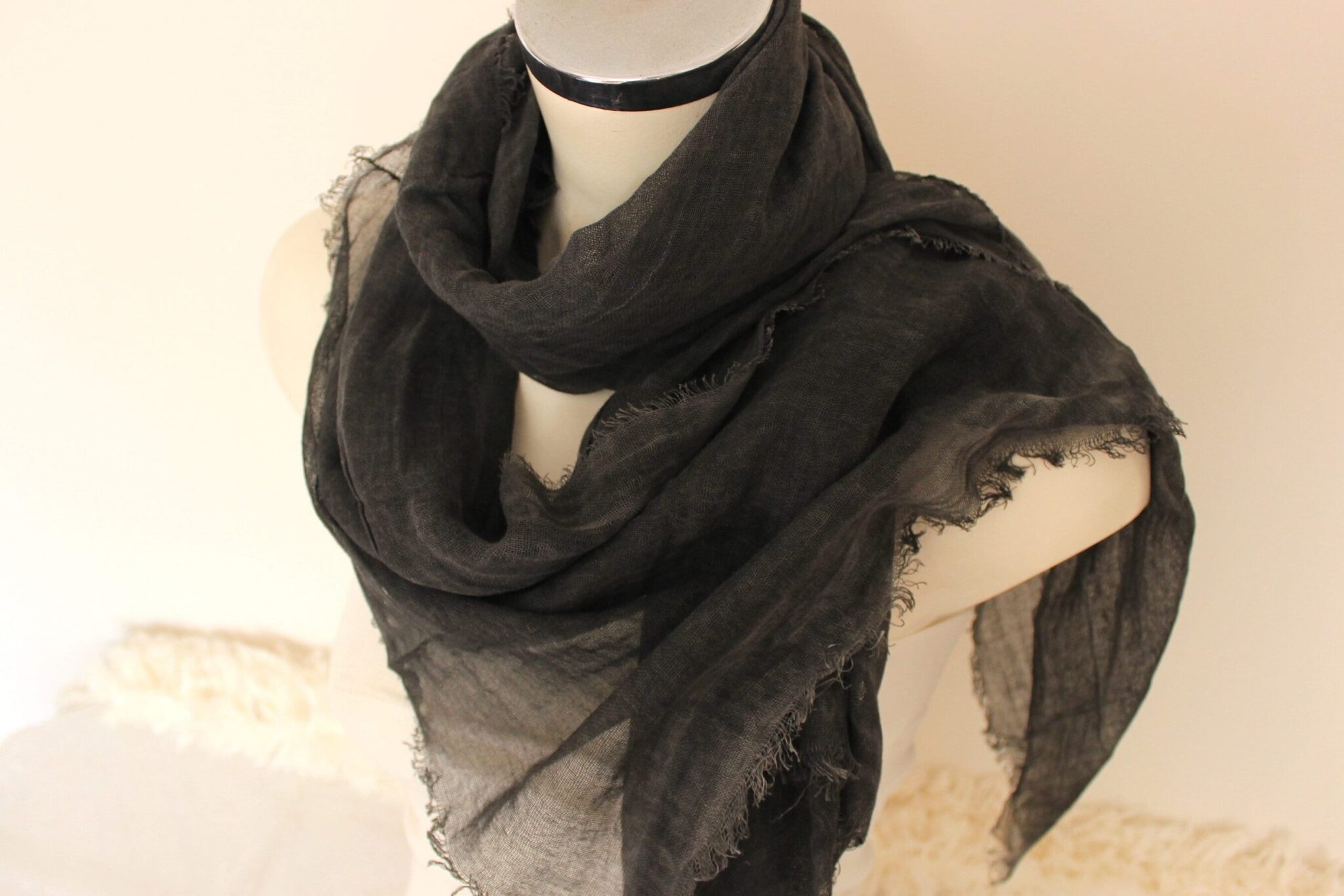 Cómo se llaman las bufandas de tela delgada: Descubre los nombres y usos.